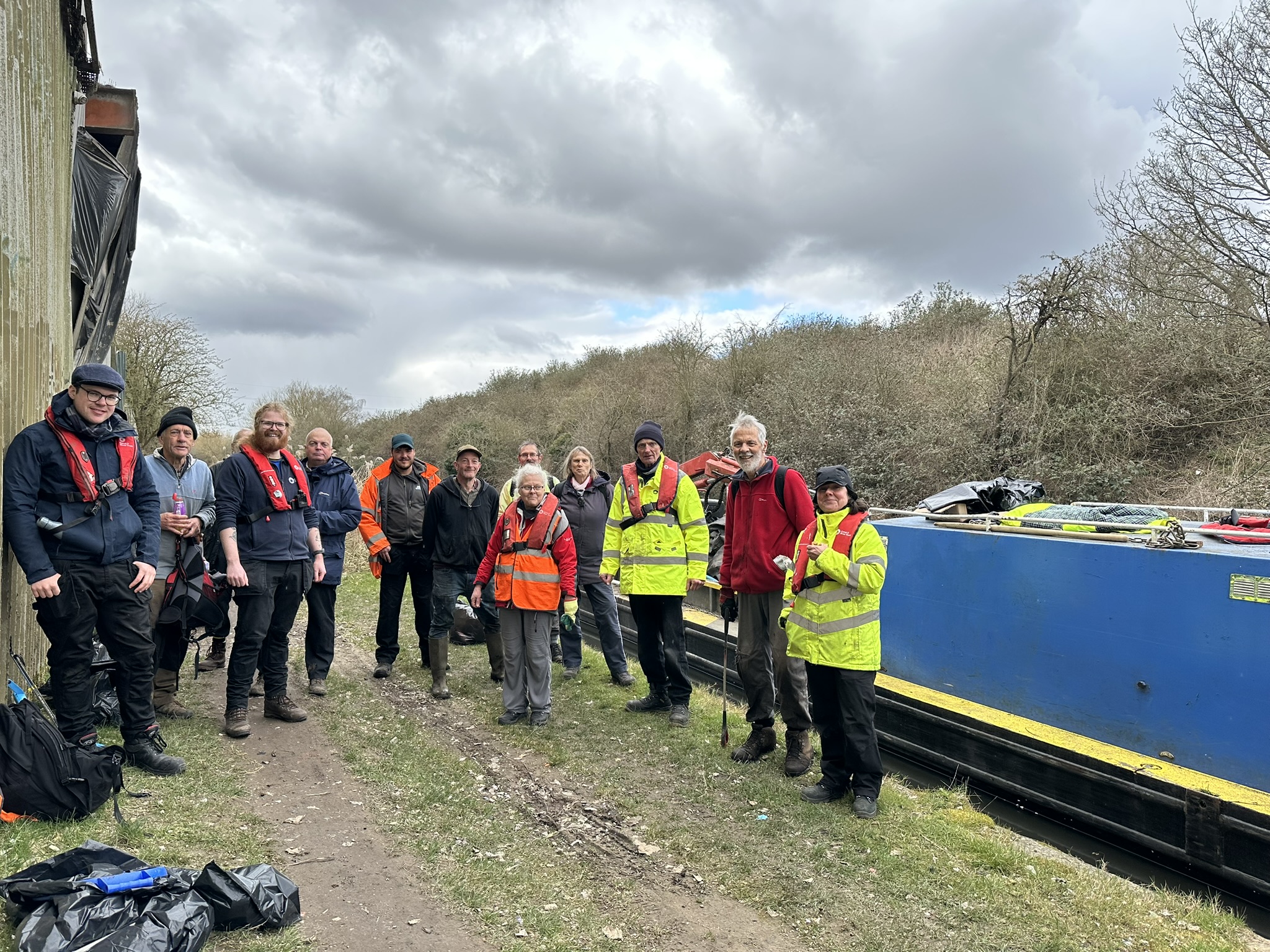 Partners join together for a litter pick by the Slough Arm Grand Union ...